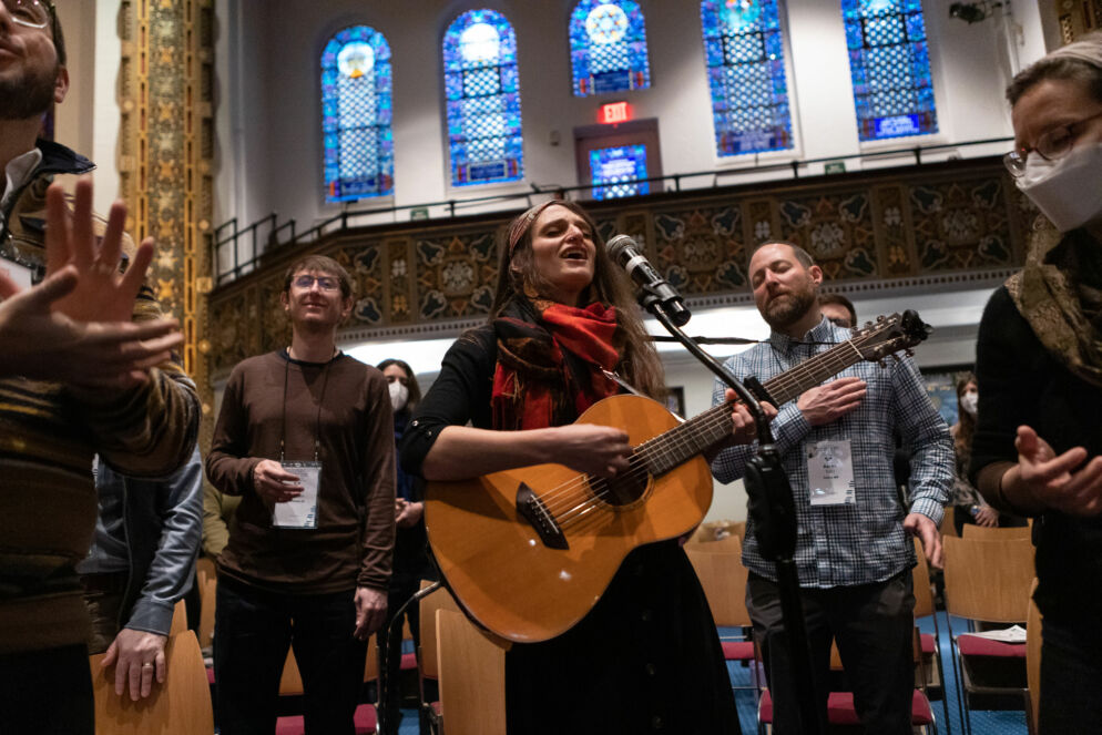 Chevrei Tzedek Shabbaton to Focus on Communal Music and Togetherness