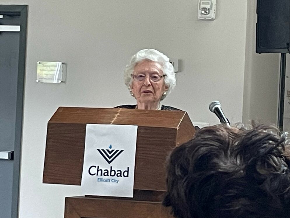 ‘Needs to be Remembered’: Holocaust Survivor Speaks at Columbia Chabad